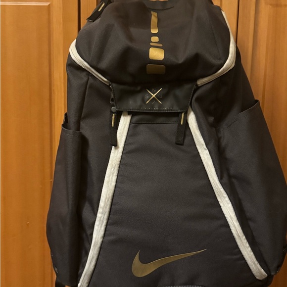 Nike | Bags | Nike Elite Hoops Black Backpack With Quad Zip Closure ...